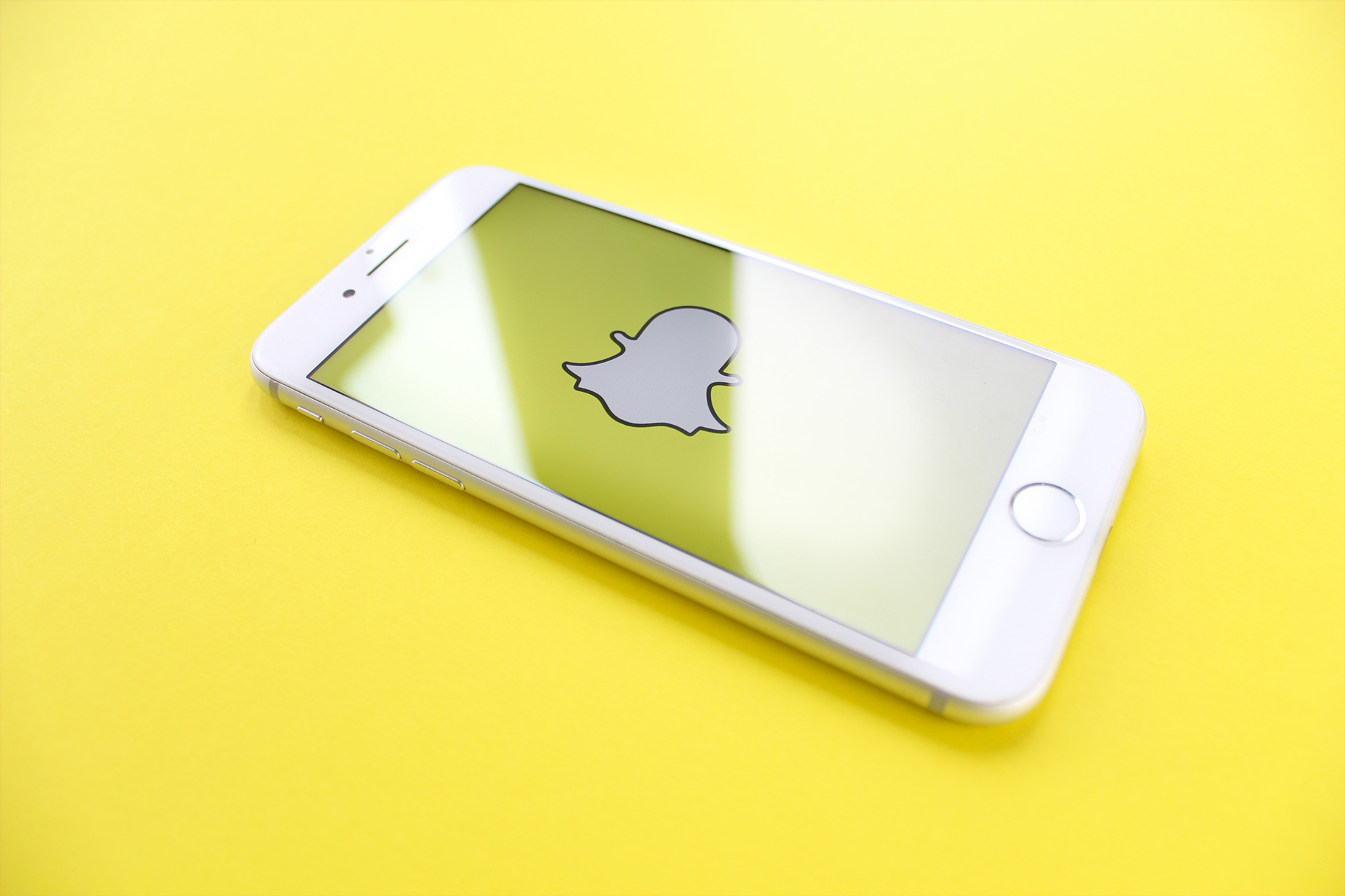 Les secrets pour réussir une vidéo d'entreprise Snapchat - Rushmix